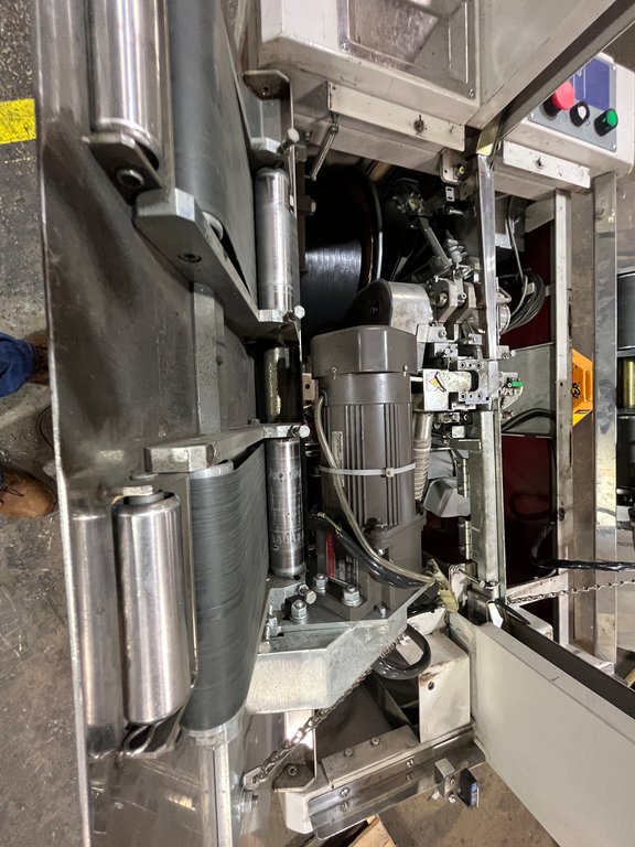 Used Dynaric DF-11A Fully Automatic Bottom Seal Strapping Machine