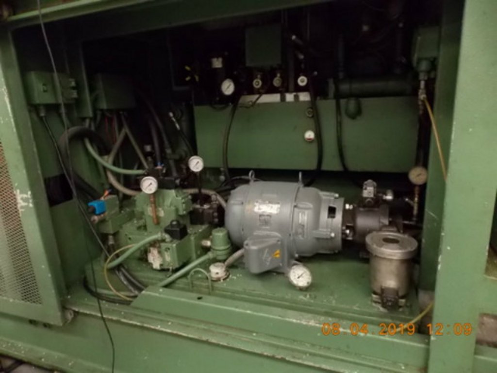 Used Uniloy 350 R-2 Blow Molding Machine 4 Heads