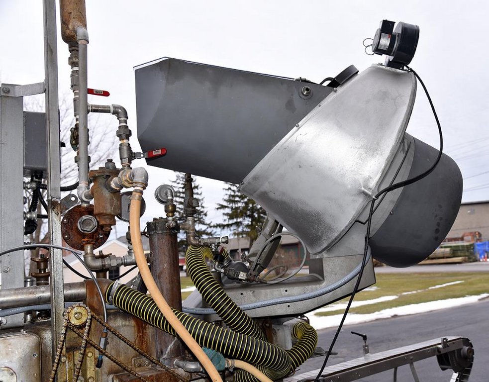 Used Silgan White Cap Steam Flow Inline Vacuum Capper