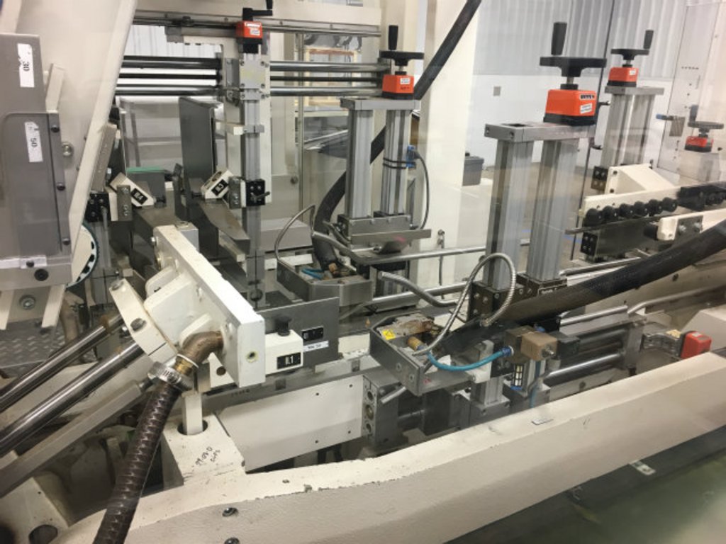 Used Focke 486 Case Packer with Nordson Glue Sealer