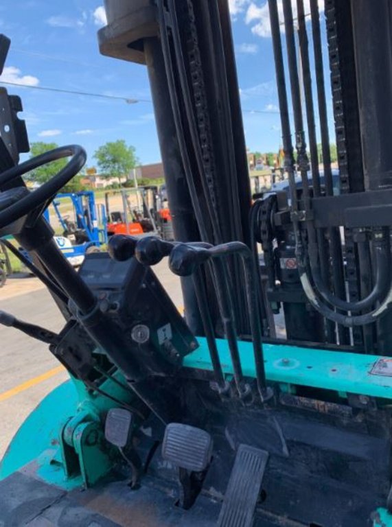 Used Mitsubishi FD45 10,000 Pounds Pneumatic Dual Tire Forklift