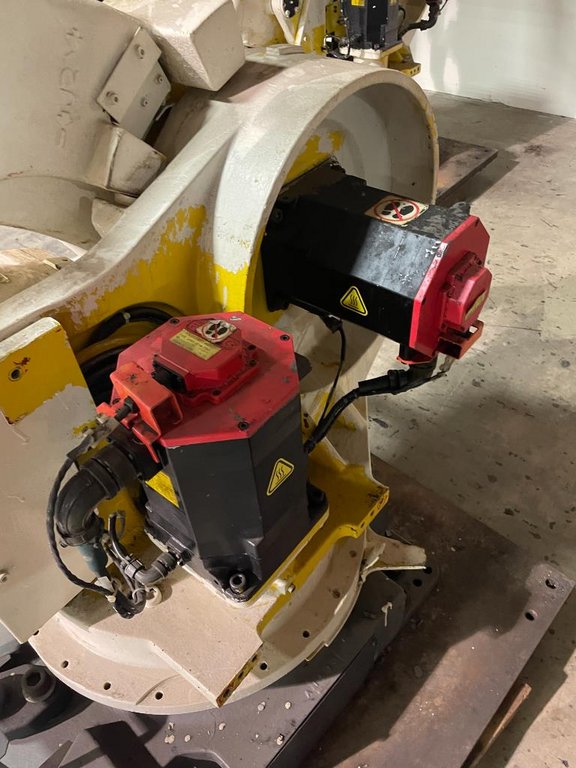 Used Fanuc R-2000i 125L Robotic Arm 6 Axes & Controller