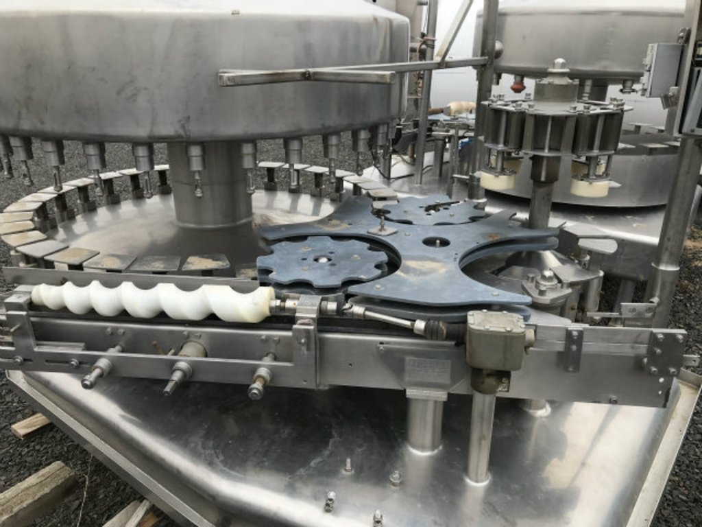 Used 24 valve filler Federal Fillers 24 Head Gravity Pressure Filler