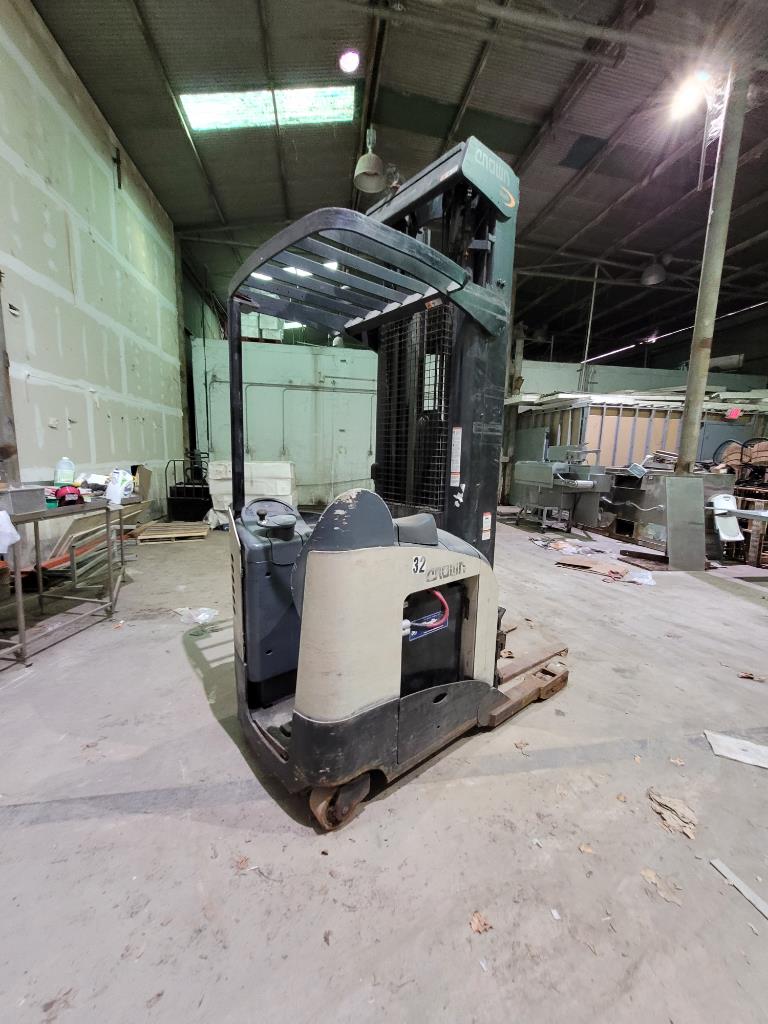 Used Crown RR 5200 Series 4500 LB Capacity Forklift
