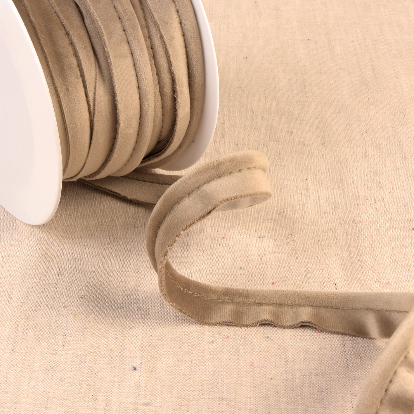 Trim: Piping: Flanged: Velvet: High Density: 15m x 5mm: Natural ...