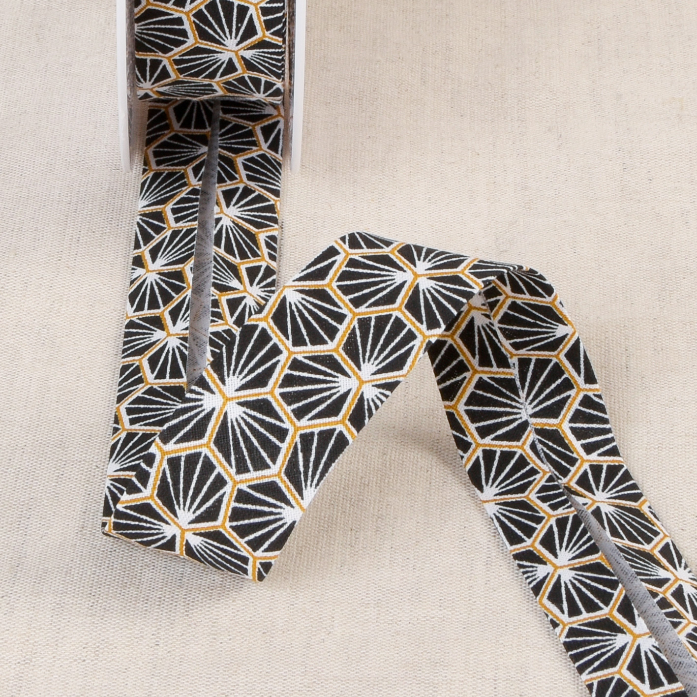 Trim: Bias Binding: Cotton: 25m x 27mm: Black - Stephanoise - Groves ...