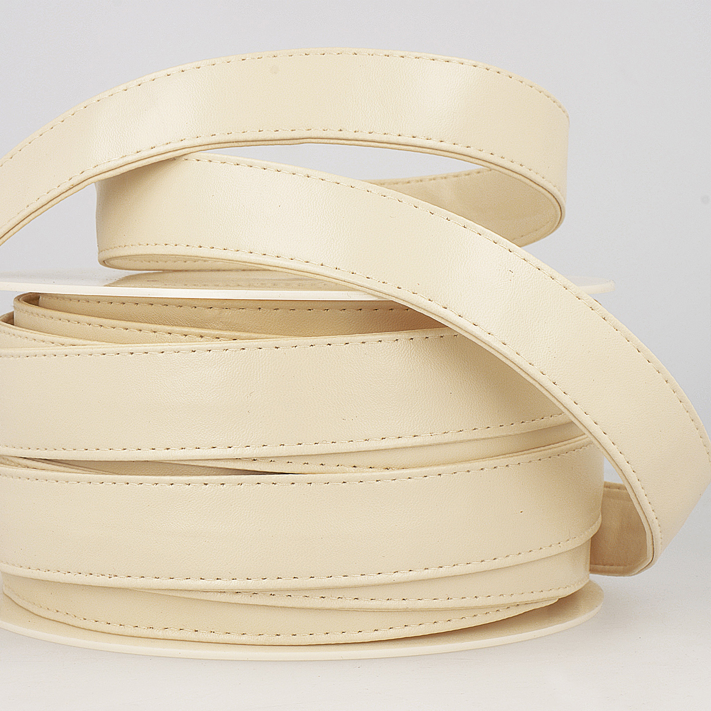 Trim: Webbing: Faux Leather: 15m x 10mm: Ivory - Stephanoise - Groves ...