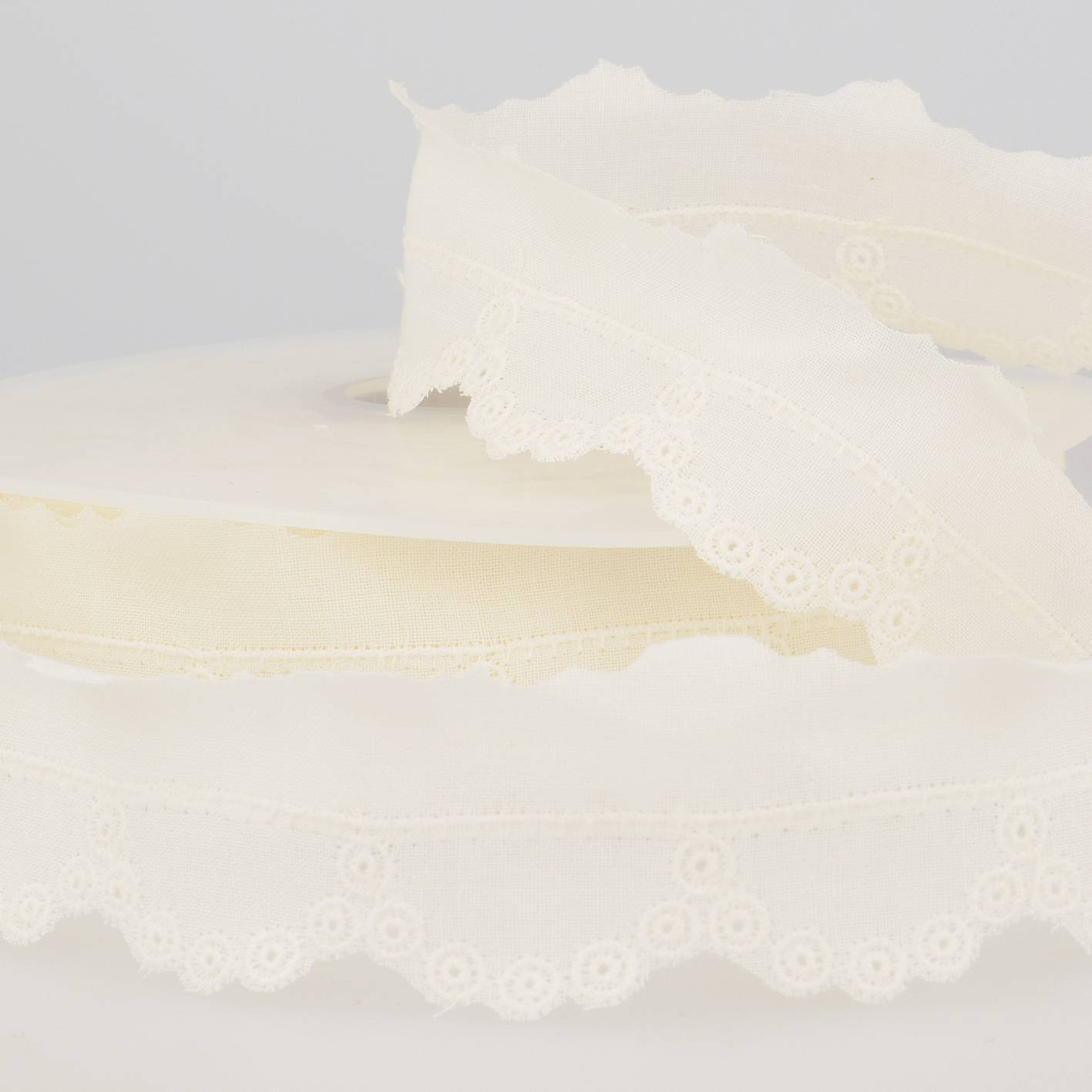 Trim: Lace: Broderie Anglaise: 13m x 30mm: Ivory - Stephanoise - Groves ...