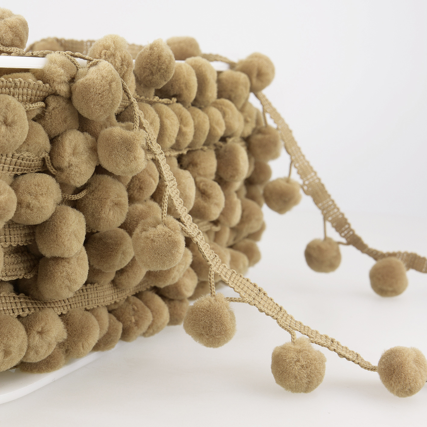 Trim: Pom Pom: 25m x 15mm: Brown - Stephanoise - Groves and Banks